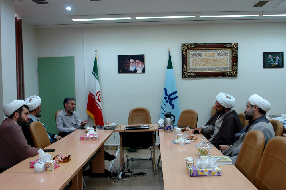 دیدار مدیر مدرسه علمیه آیت الله بروجردی شهرستان کرمانشاه و رئیس سازمان